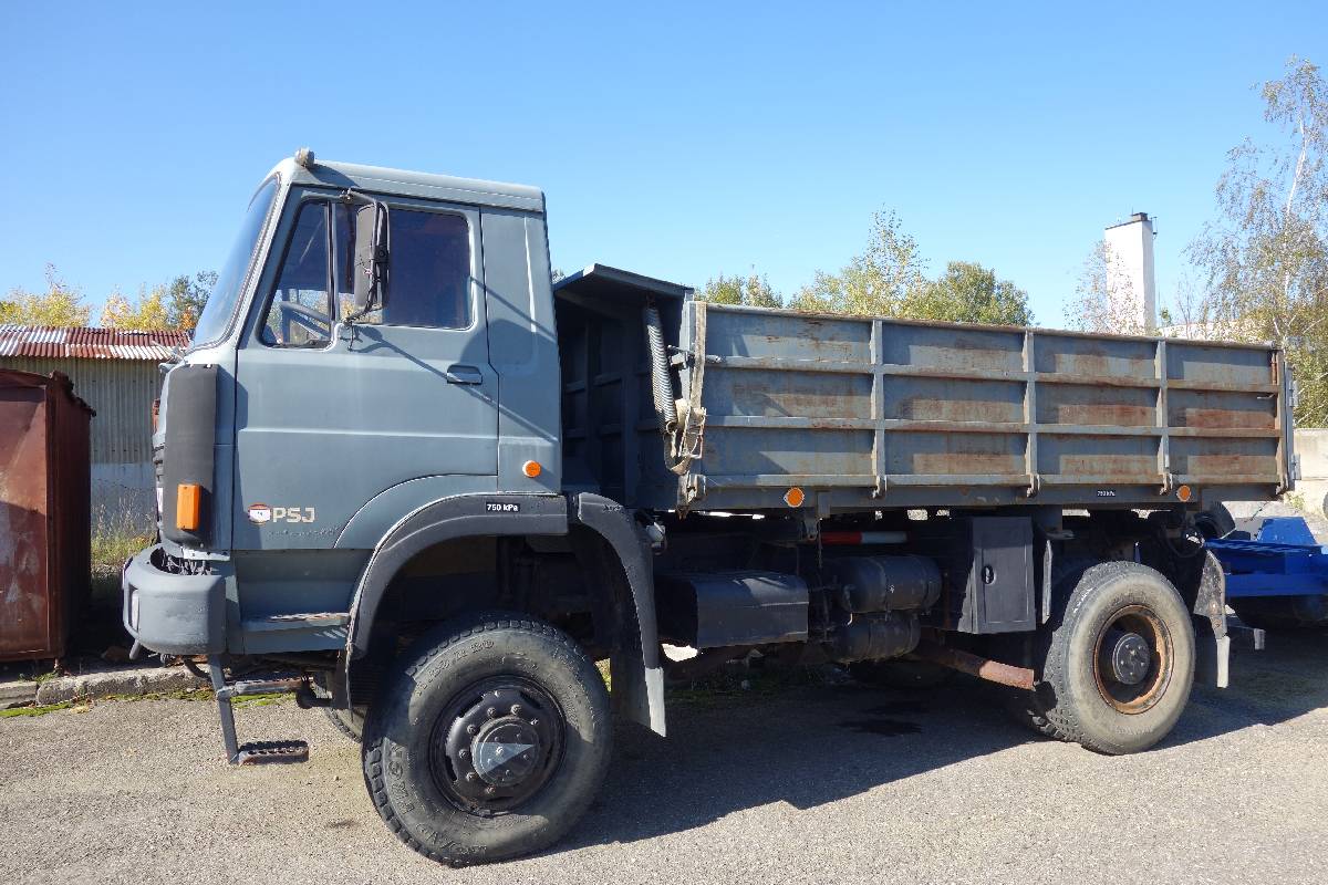 LIAZ 150.261, přestavba na 4x4 sklápěč; 1. registrace 1990 majetek po ...