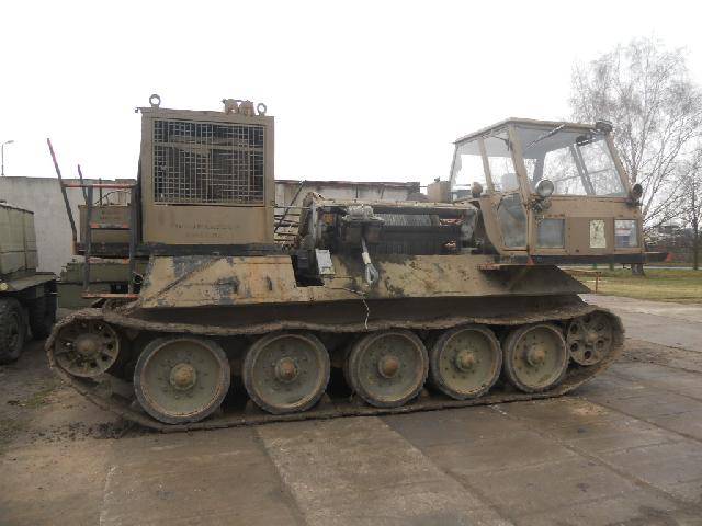 Prodej tanku VT-34-S1 (podvozek) s navíjecím zařízením z majetku ...